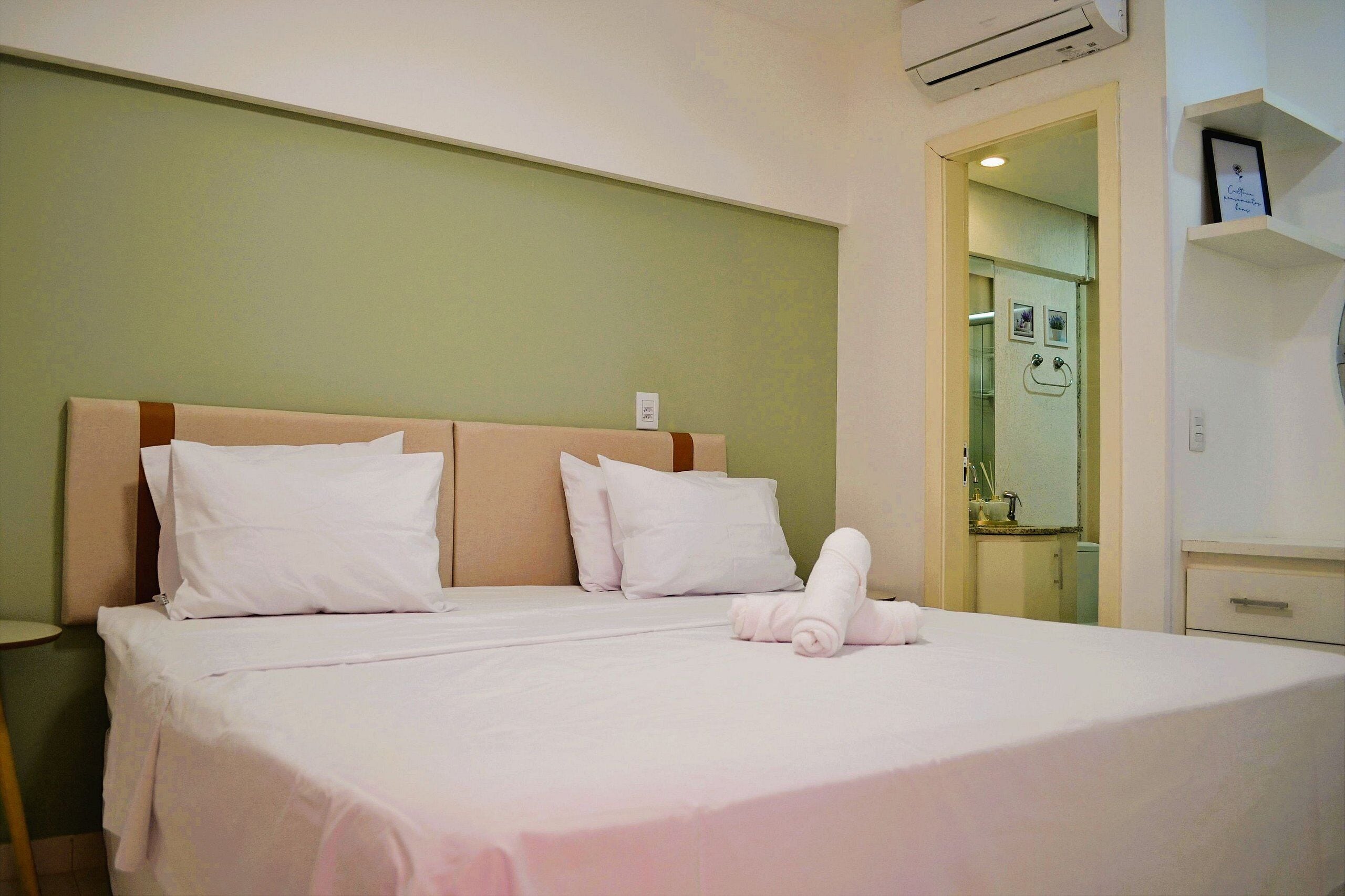 Apartamento Romântico | 2 quartos, cortinas/cortinados opacos, ferro/tábua de engomar 