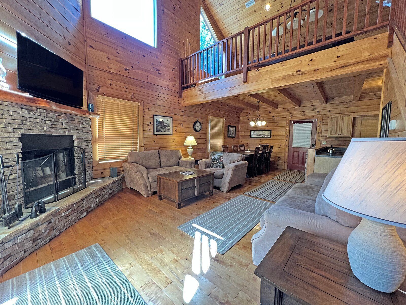 Holly View Large Multi-level Living Cabin Close To Town With Gorgeous Views - Bryson City, NC