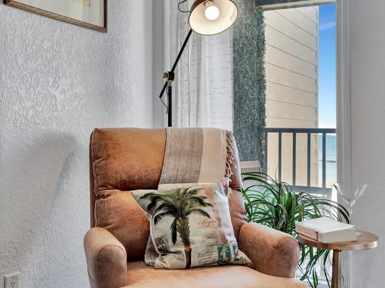 Hemingways Waterfront & Beach Access, Heated Pool! - Tampa, FL