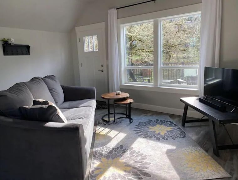 The Rock Tree House - A Place To Unwind And Renew.\n - Silverton, OR