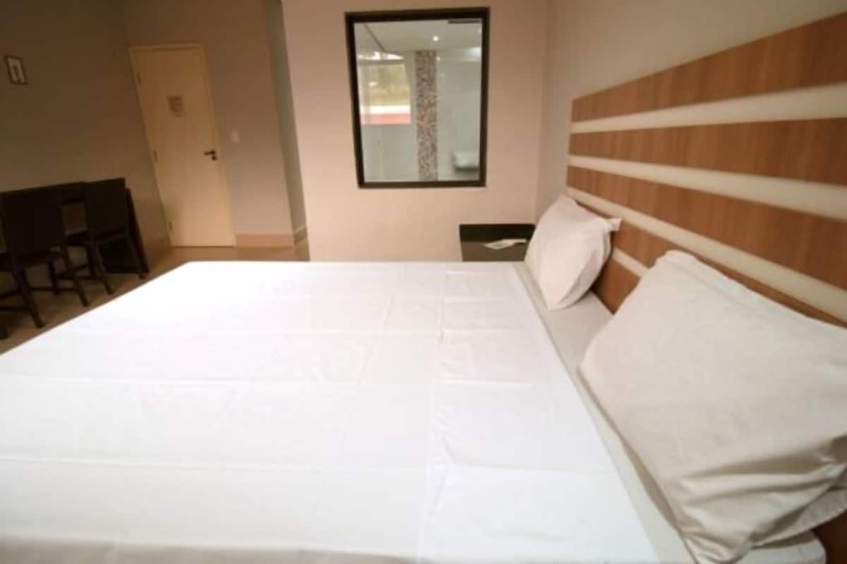 Minibar, quartos insonorizados, Wi-fi grátis, roupa de cama fornecida