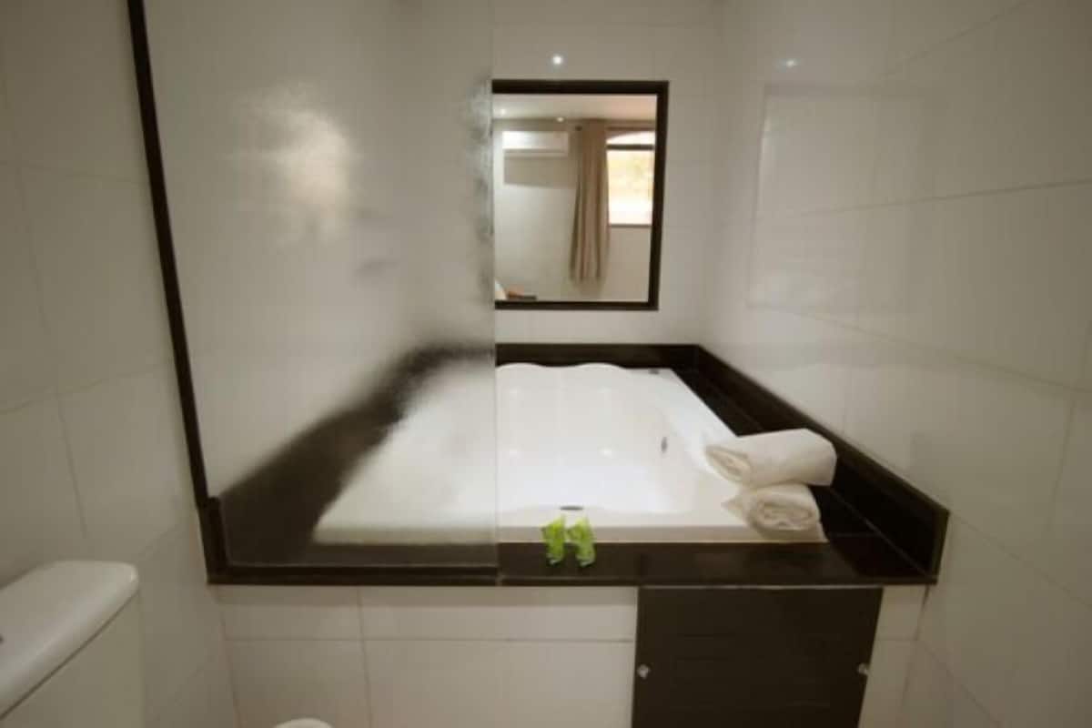 Minibar, quartos insonorizados, Wi-fi grátis, roupa de cama fornecida