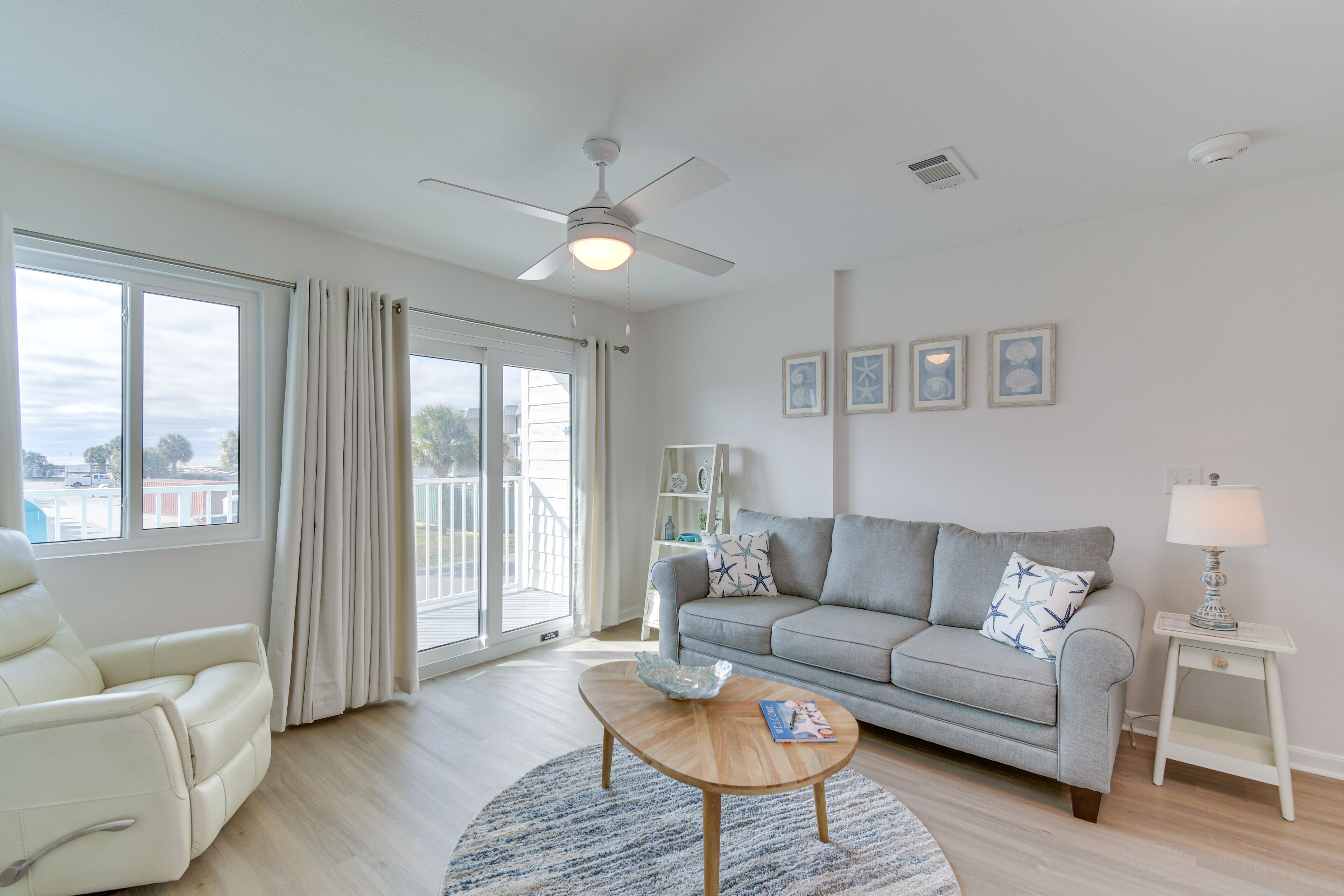 Swim, Tour & Explore! Gulf Shores Condo W/ Balcony - 앨라배마