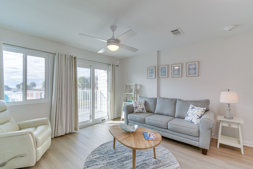 Swim, Tour & Explore! Gulf Shores Condo W/ Balcony - 앨라배마