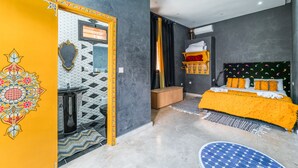 Quarto | Escrivaninha, Wi-Fi de cortesia, individualmente decorados