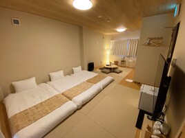 Quarto triplo | Cortinas blackout, Wi-Fi de cortesia, roupa de cama