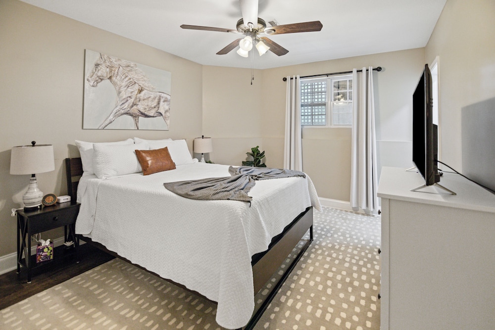 Cozy Private Basement W/ Pool & Workout - Canton, GA