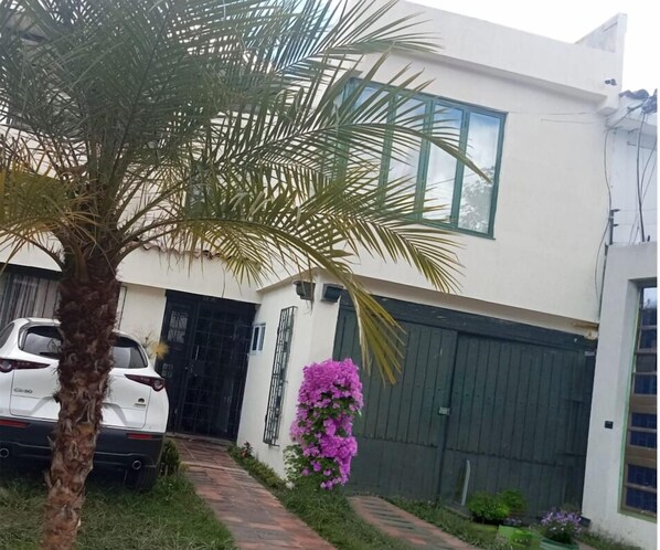 Fachada da propriedade