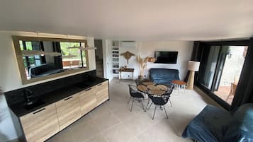 Apartamento Exclusivo | Sala de estar | Smart TV de 42 polegadas com canais por cabo