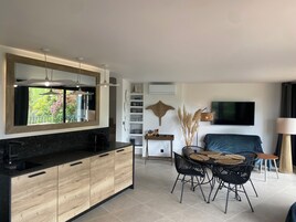 Apartamento exclusivo | Cozinha privada | Geladeira, micro-ondas, cooktop, lava-louças