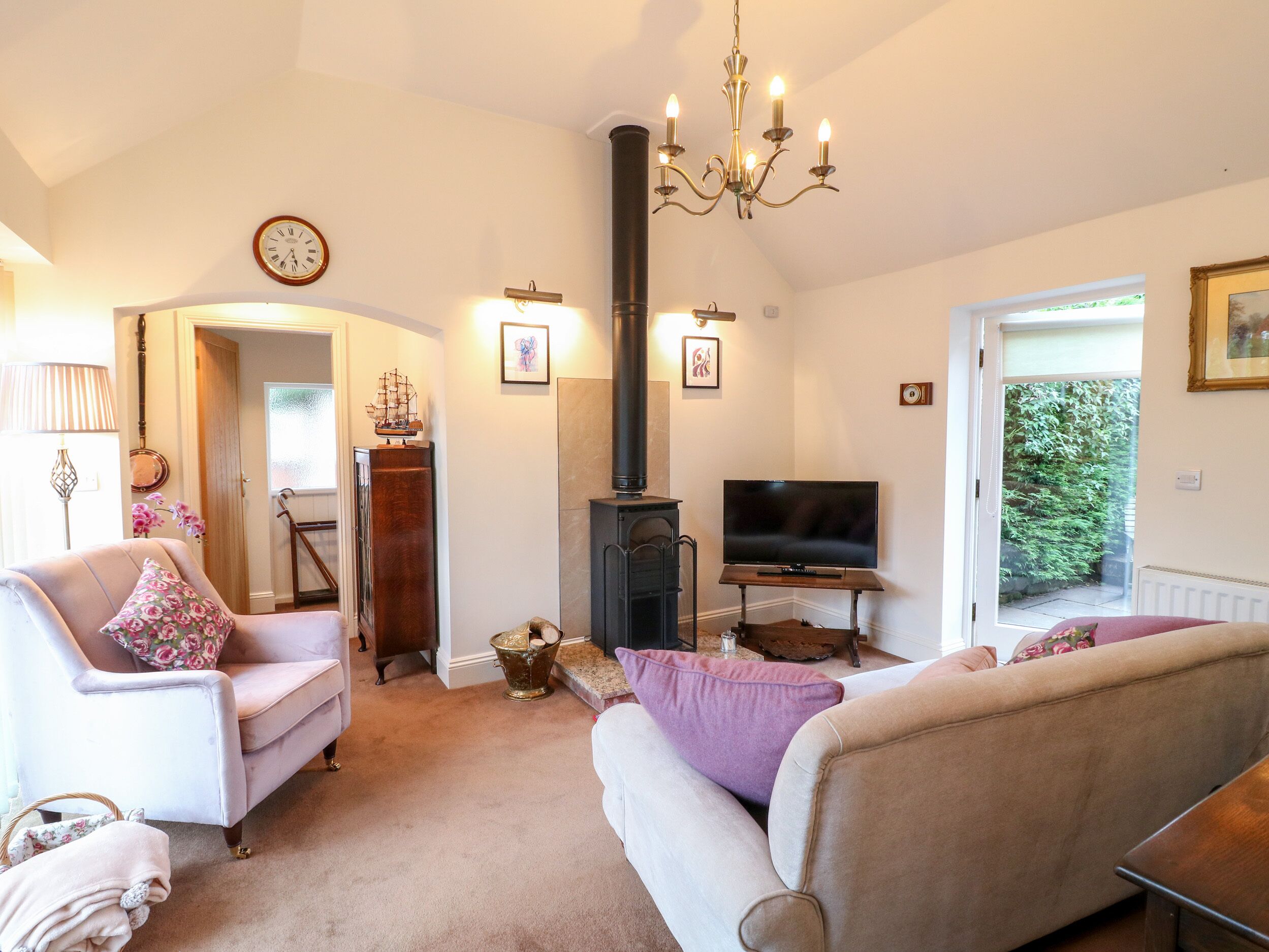 Abbey View Farm Cottage, Pet Friendly, With Open Fire In Alton - Alton