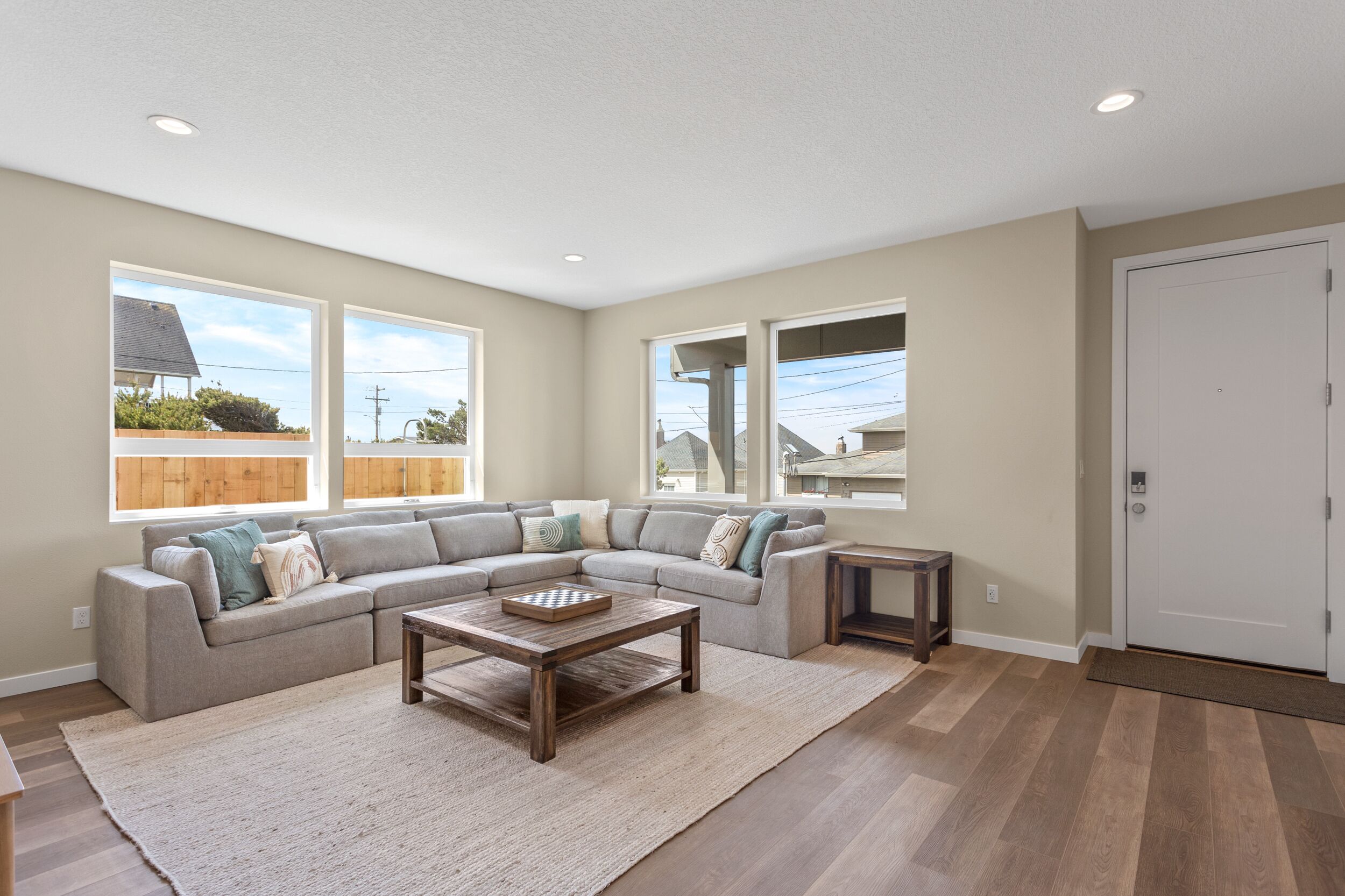 Brand New Luxury Beach Home W Hot Tub & Sauna - Rockaway Beach, OR