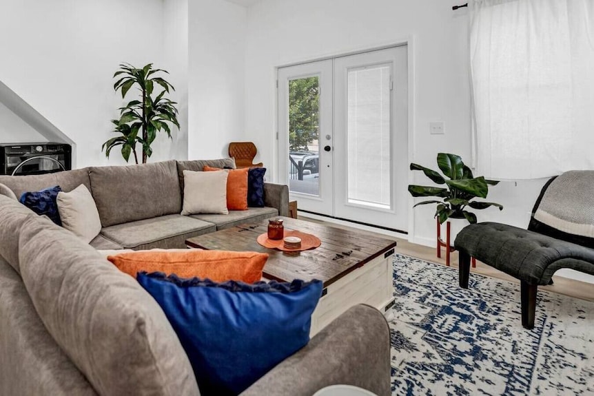 Chic & Vibrant Dtwn Apartment - Buffalo, NY