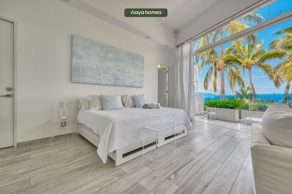 Ocean Front 3 Bedroom/3 bath modern condo with huge floor to glass ...