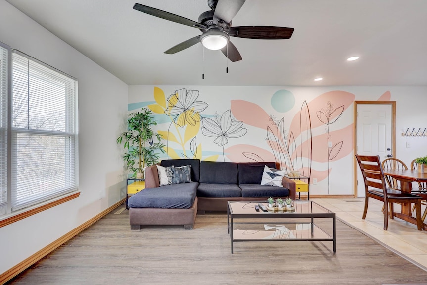 The Toucan: Dreamy 2 Bed Home Near Arts District - 조플린