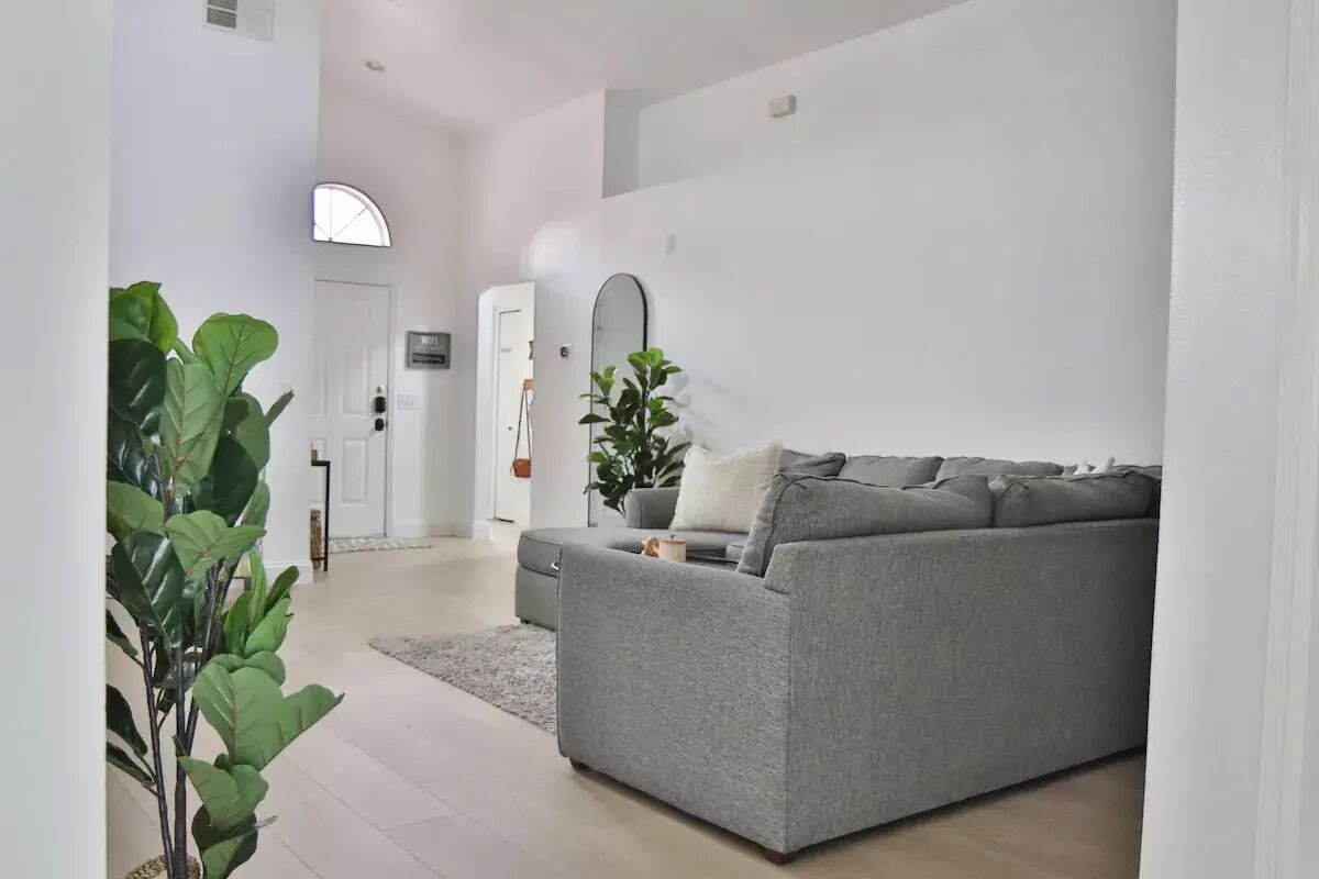 Stunning Lakefront Home With Private Pool & Gameroom - St. Cloud, FL