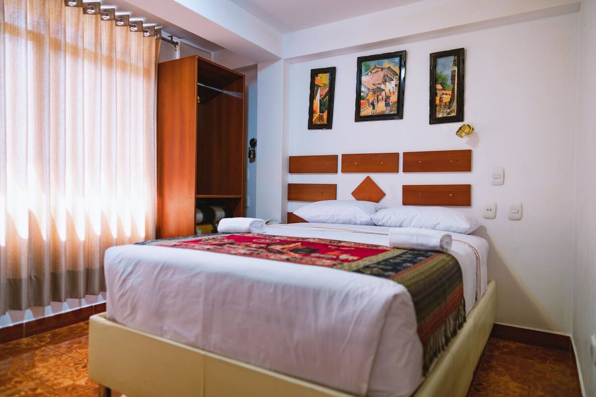 Quarto clássico, 1 quarto | Wi-Fi de cortesia, individualmente mobiliados