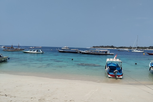 Perto da praia, areia branca