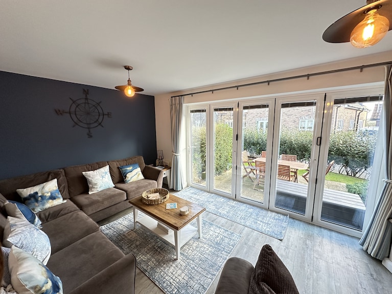 Stunning Coastal Cottage - Sleeping 5 In 2 Bedrooms - Pool And Beach Access Included. - Filey