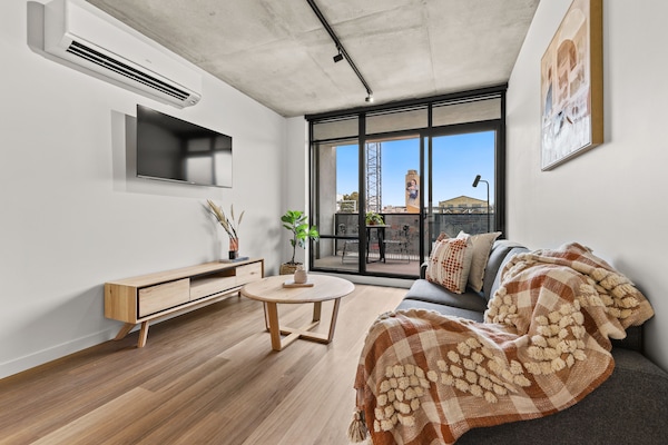 Apartamento, 1 quarto | Área de estar | TV de plasma 42 polegadas com canais digitais