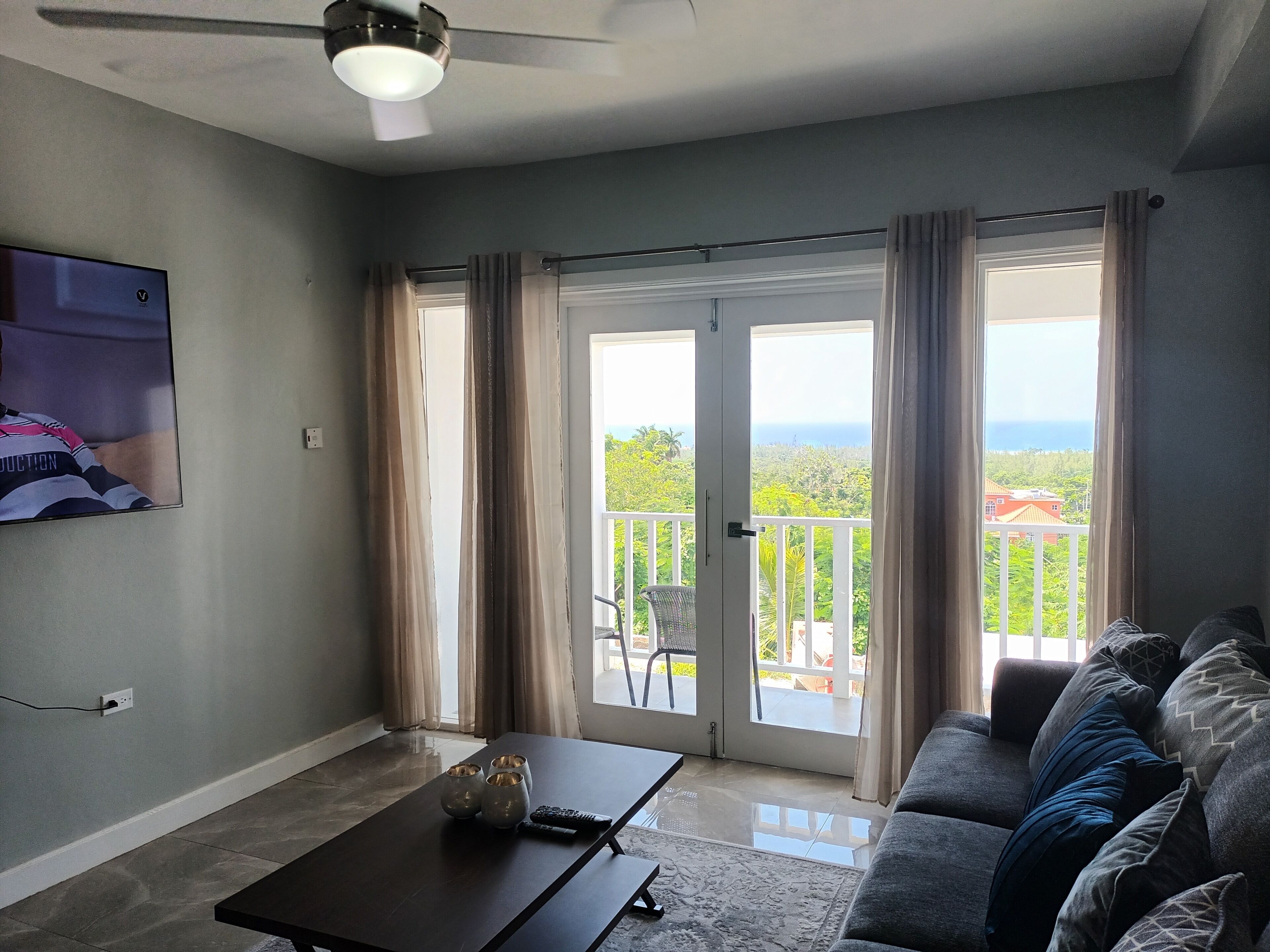 Large Family 2 Bedroom 2 Bathroom Apartment In Ironshore. Kitchen. Pool, Lounge - 몬테고베이