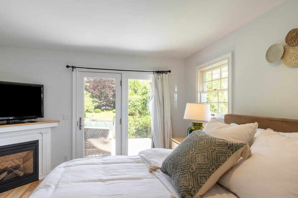 Heated Pool Driftwood Cottage By Rovetravel - East Hampton, NY