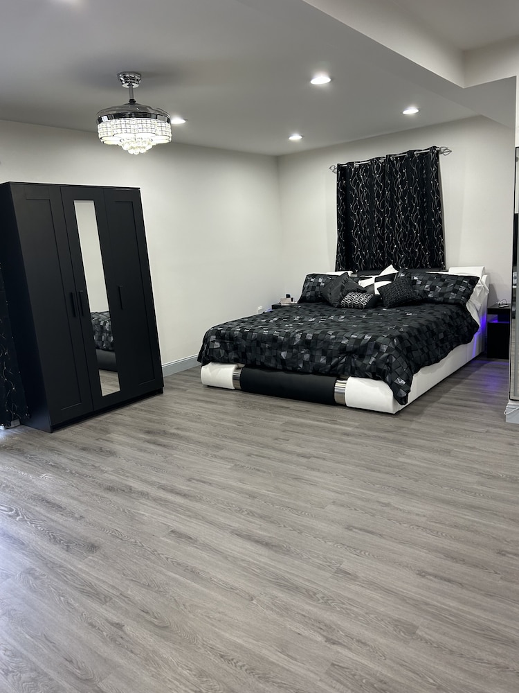 Modern Family-friendly Haven - Westland, MI