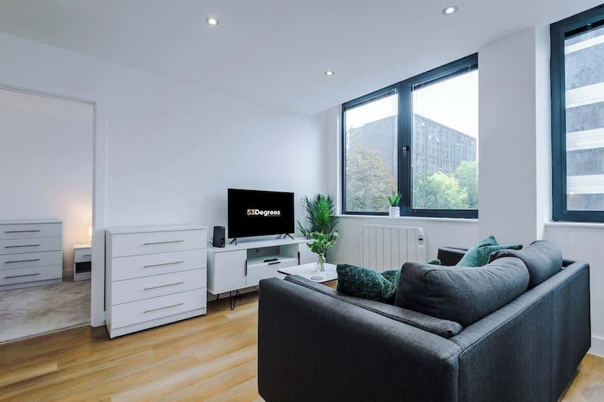 New! Stylish Apartment, Amazing Location, Sleeps 4 - Manchester
