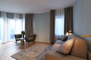 Suíte conforto | Área de estar | TV de tela plana