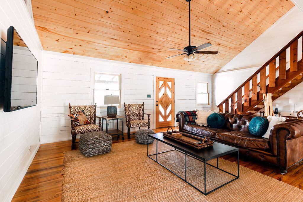 Tranquil Log Cabin : 10 Acre Retreat Just Minutes From Downtown Dripping Springs - Dripping Springs, TX