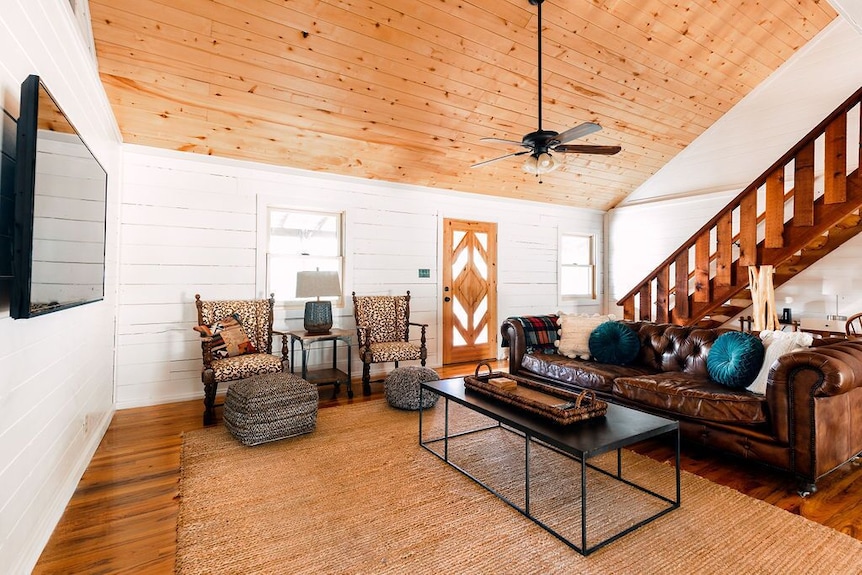 Tranquil Log Cabin : 10 Acre Retreat Just Minutes From Downtown Dripping Springs - Dripping Springs, TX