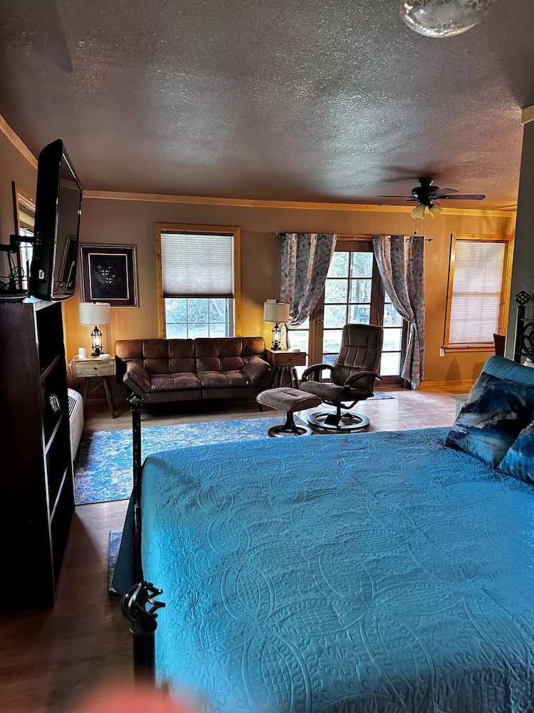 Studio Type Cabin With Access To Use Of Private Park On The Banks Of The Animas. - Bloomfield, NM