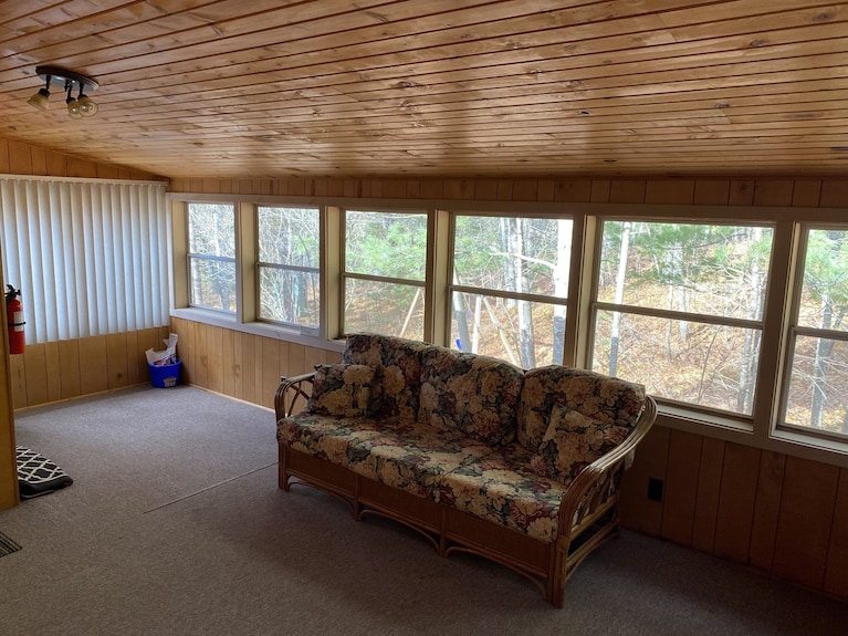 Cozi Retreat Set In The Woods Within Walking Distance Of Waubee Lake. - Wisconsin
