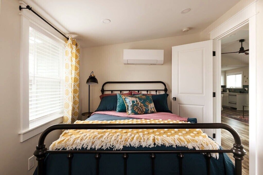 Peacock On Park! 3 Bedroom Downtown Paso Robles - Paso Robles, CA