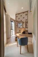 Suite room | Sala de estar | TV de ecrã plano