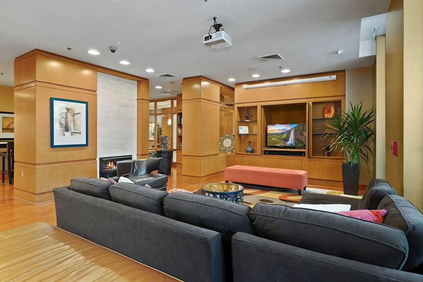 Nice Bethesda 1br W/ Doorman, Pool & Gym, Nr Metro, By Blueground - Bethesda, MD