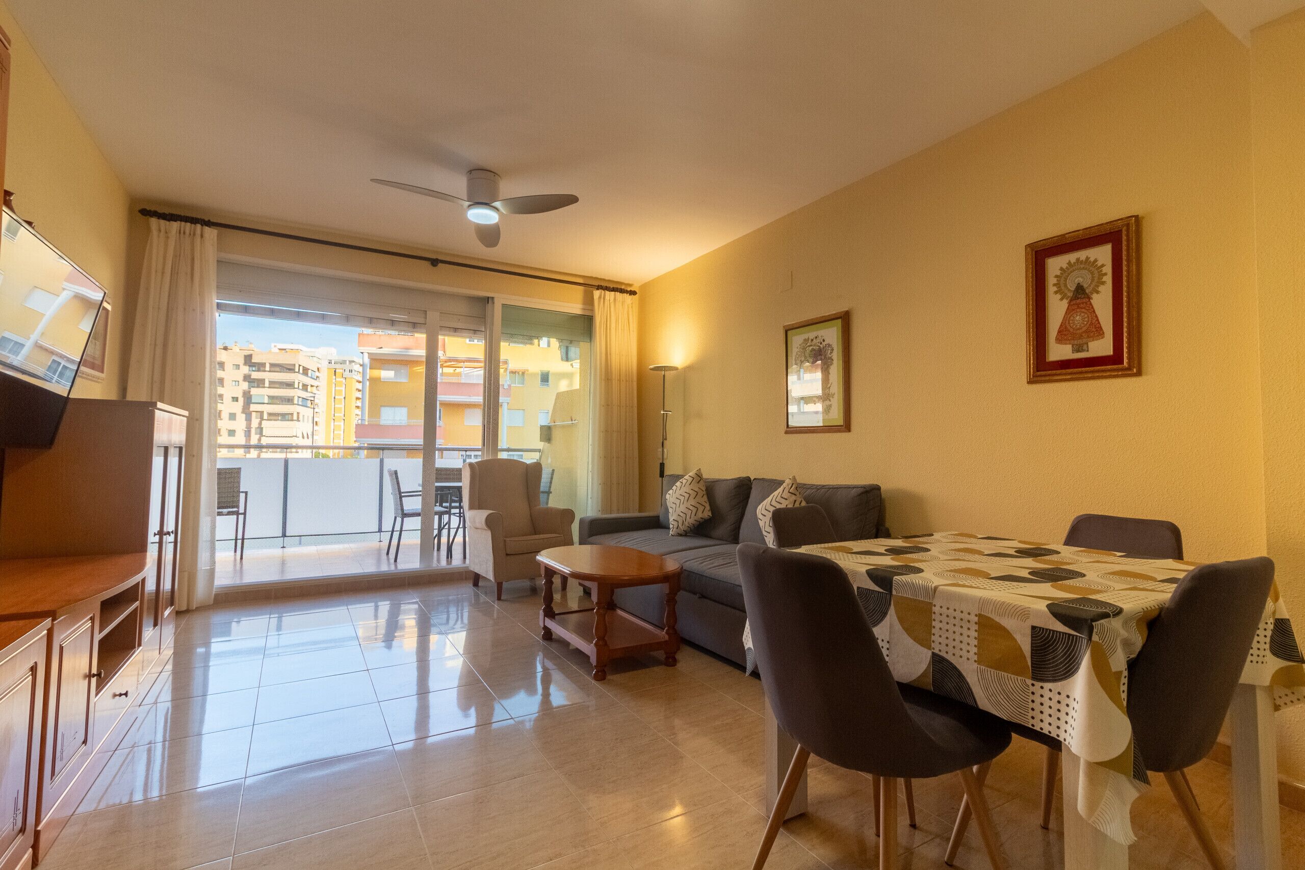 Global Vacacional: Piso Práctico, Con Terraza Y Piscina En La Playa De Canet - Canet de Berenguer