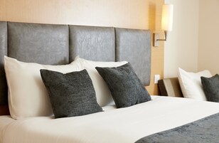 Family Room Sleeps 4 | Escrivaninha, Wi-Fi de cortesia, roupa de cama