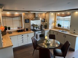 Casa de campo | Cozinha privada | Geladeira, micro-ondas, fogão, cooktop