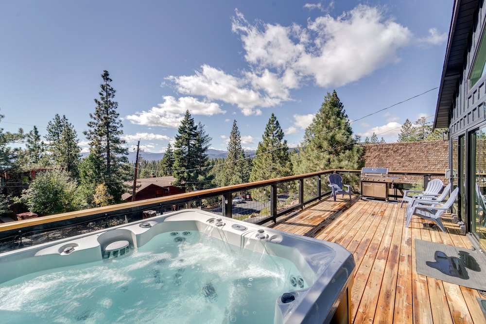 Gorgeous Tahoe City Home W/ Views, Steps To Beach - Lake Tahoe