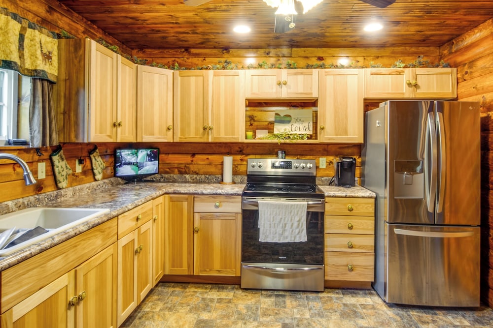 Secluded Cabin W/ On-site Creek + Trails! - Glendale Lake, PA