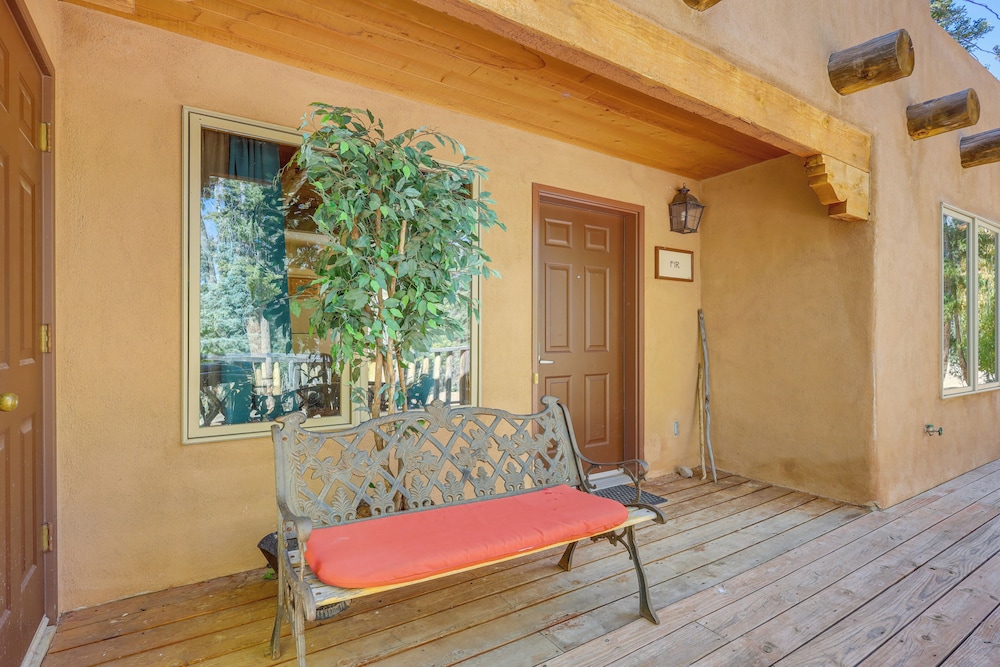 Charming Amalia Retreat W/ Fireplace & Grill! - New Mexico