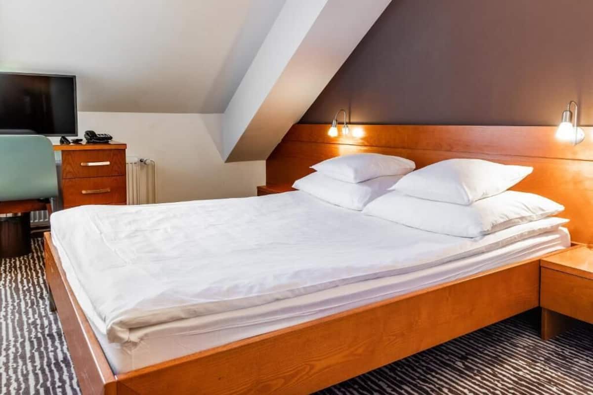 Quarto Duplo ou Twin Básico | 1 quarto, cofre no quarto, secretária, Wi-fi grátis