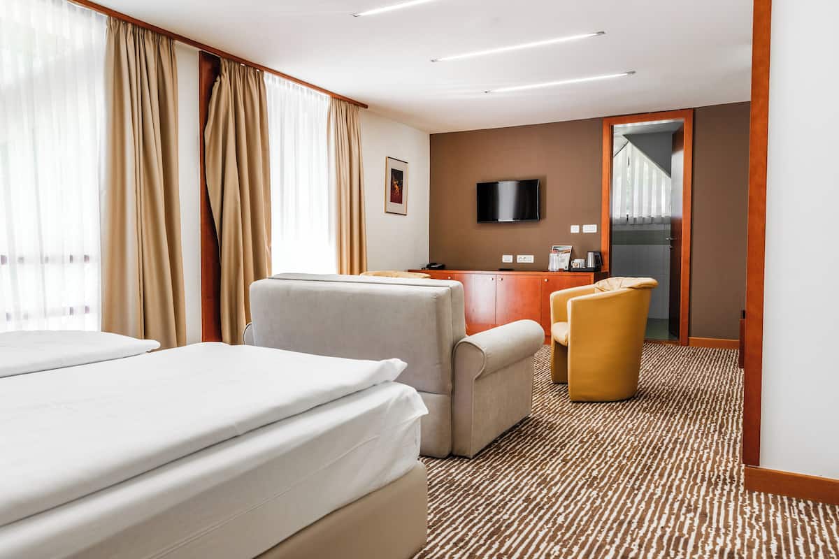 Suite Standard, não fumadores | 1 quarto, cofre no quarto, secretária, Wi-fi grátis