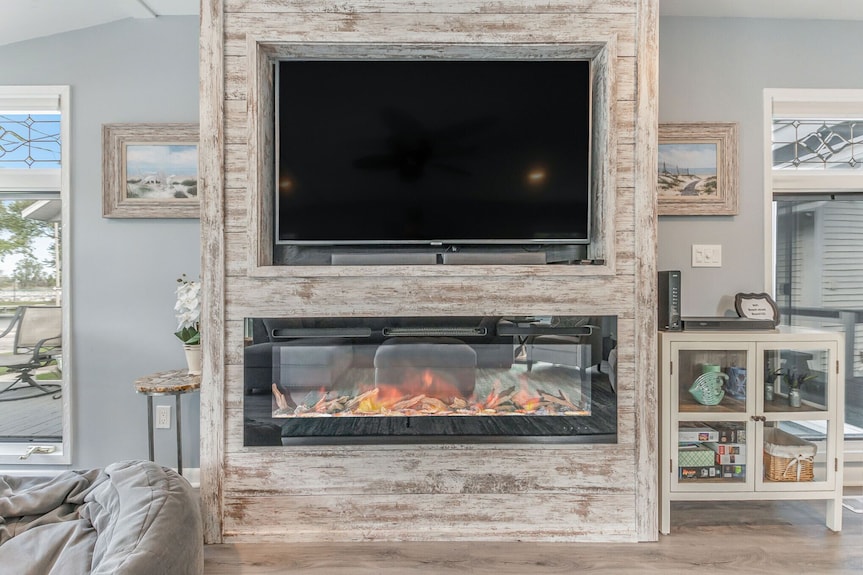 Blue Dune: A Dreamy Beach Cottage On The Muskegon Channel - Muskegon, MI