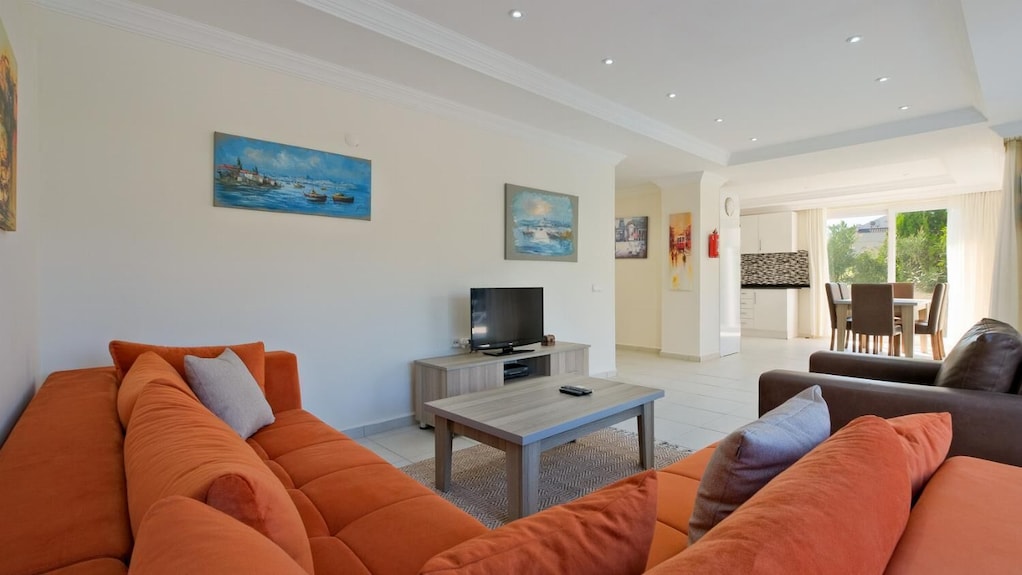 Orka Crystal Villa - Five Bedroom Villa, Sleeps 11 - Ovacık