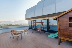 Quarto Panorâmico, 1 cama king-size, terraço, vista para a montanha | 1 quarto, roupa de alta qualidade, edredões de penas