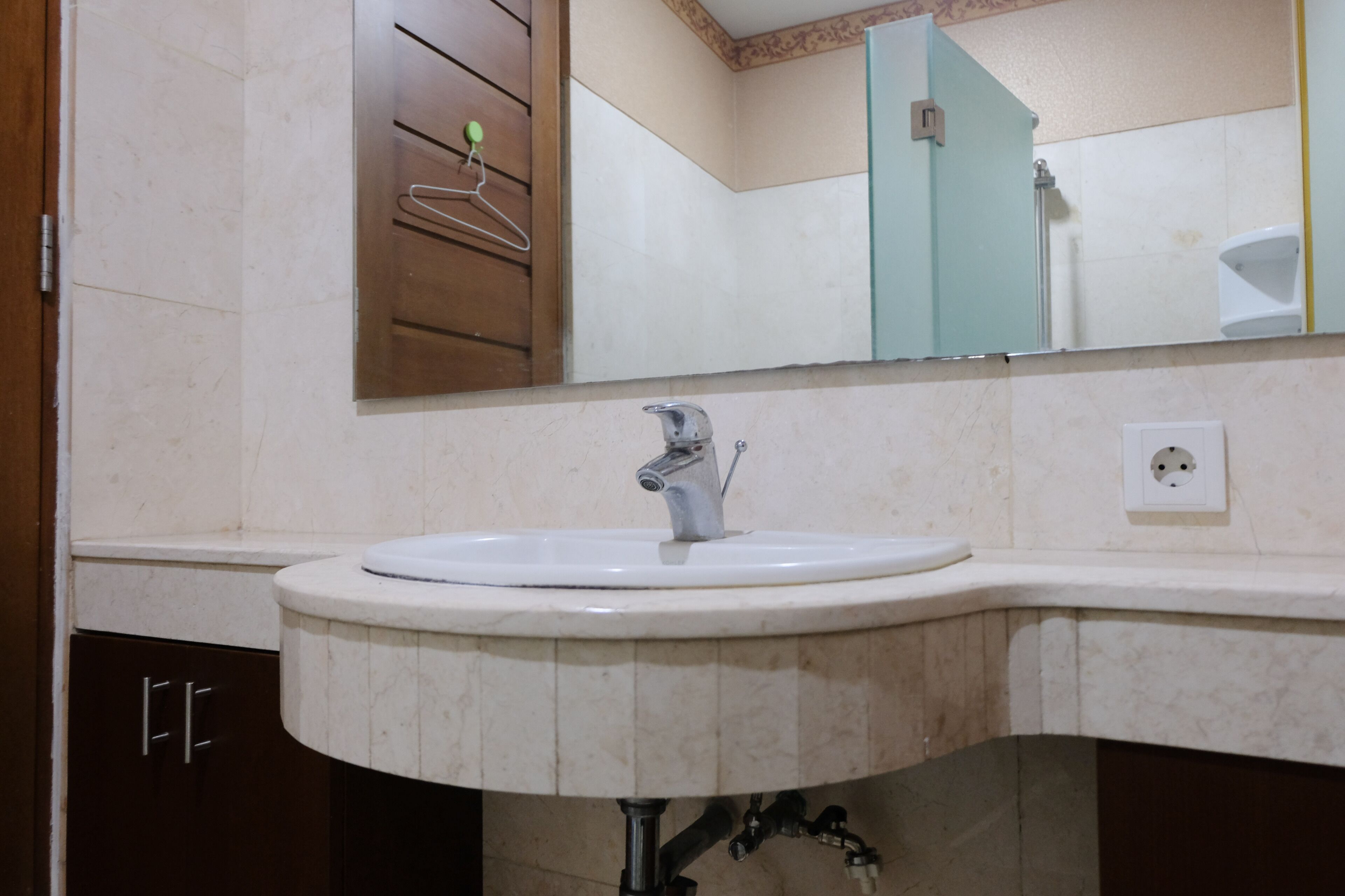 Apartamento | Banheiro | Chuveiro, produtos de toalete grátis, toalhas de banho 