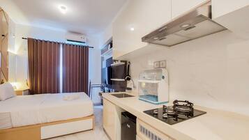 Estúdio | Cozinha privada | Um frigorífico/congelador grande, uma placa de cozinha