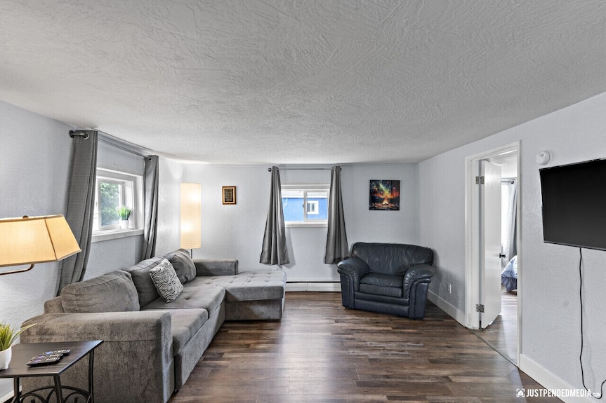 #2 Charming Midtown Bungalow / Fire-pit + Bbq - Alaska